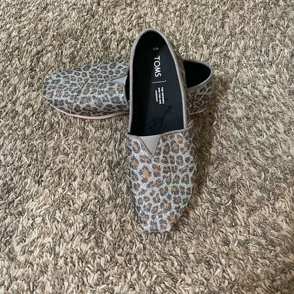 Toms | Shoes | Sparkle Leopard Print Toms | Poshmark